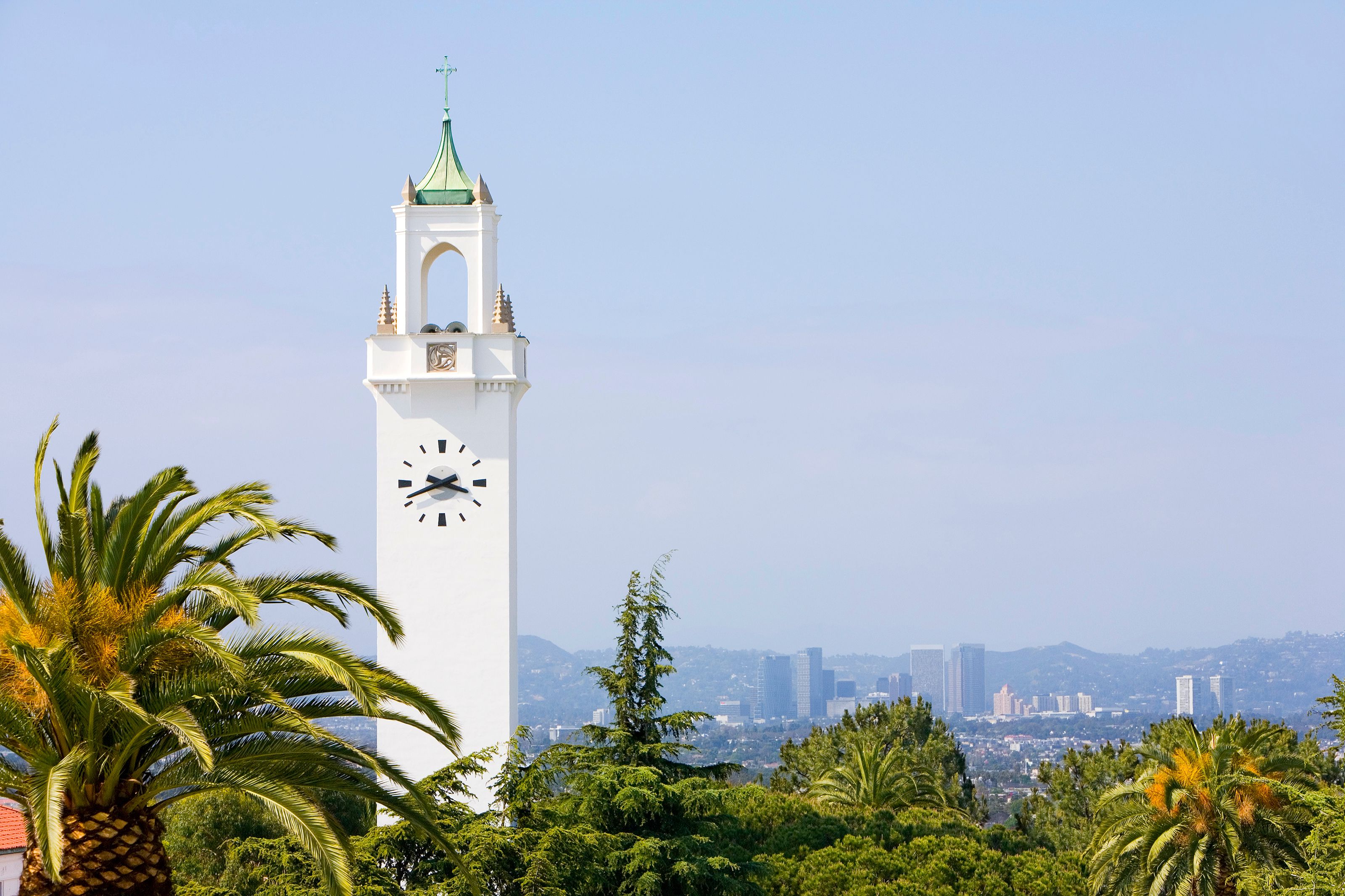 7 Halloween Costumes Only LMU Students Will Get